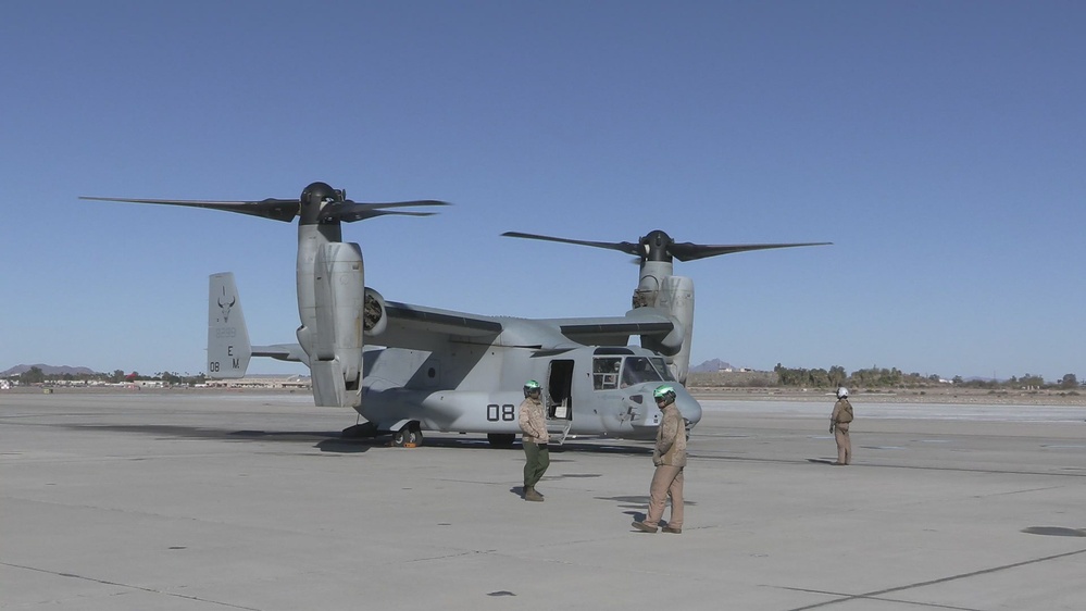 DVIDS - Video - VMM-261 conducts reduced-visibility landings in the desert