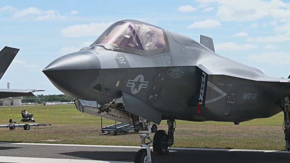 DVIDS - Video - F-35s and Blue Angels fly over Sun 'n Fun Airshow