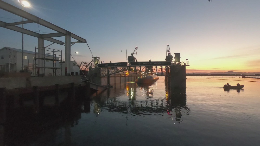 DVIDS - Video - USS Alexandria (SSN 757) Departs Floating Dry Dock ARCO ...