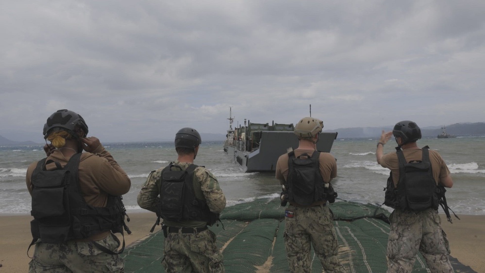 DVIDS - Video - Balikatan 23 | U.S. Marines with 3rd LSB Offload a ...