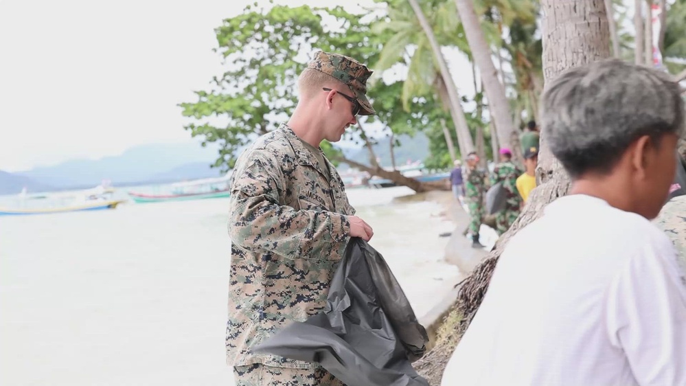DVIDS - Video - MRF-SEA: Indonesian Beach Clean Up