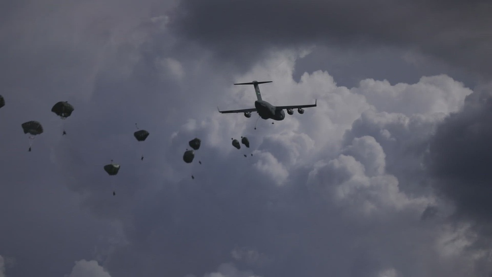 DVIDS - Video - The Airborne Minute - Rig the Molle 4K into ground ...