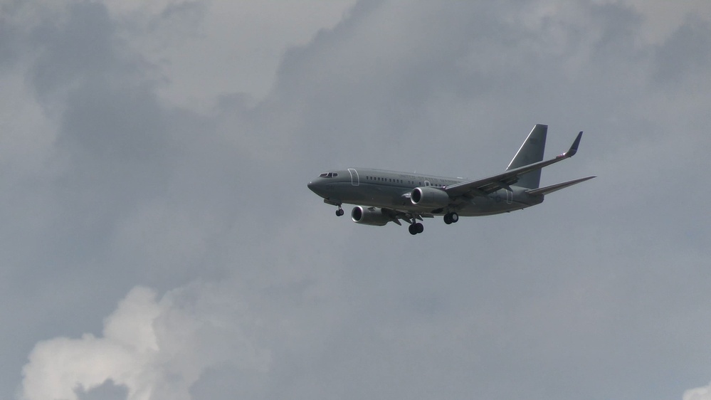DVIDS - Video - 4th Marine Aircraft Wing C-40A Lands at Naval Air ...