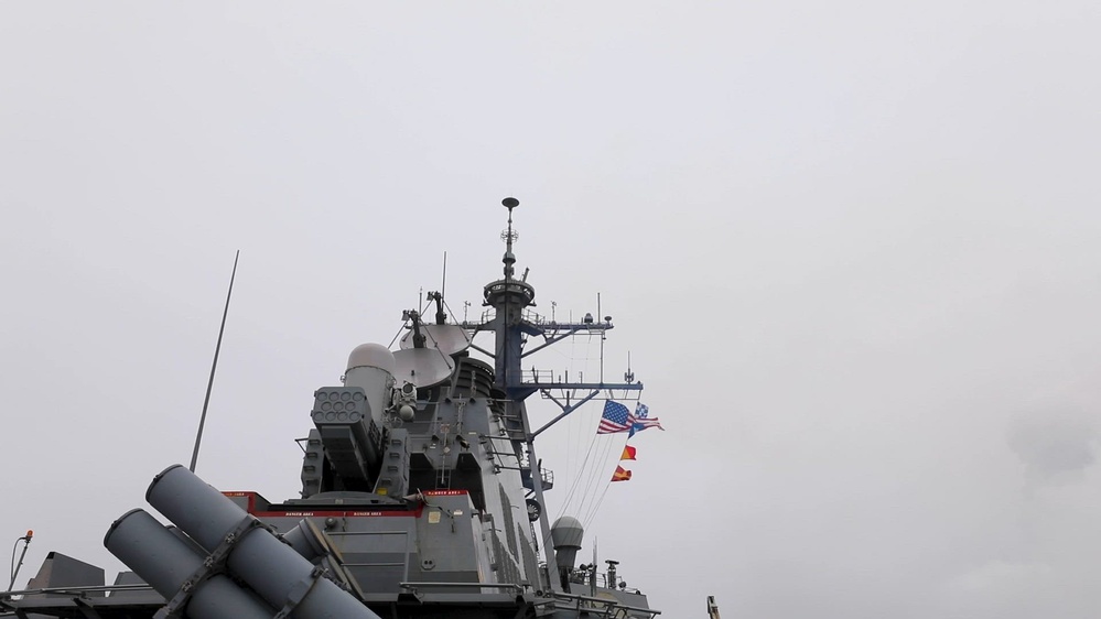 DVIDS - Video - USS Porter SM-2 launch Formidable Shield 2023