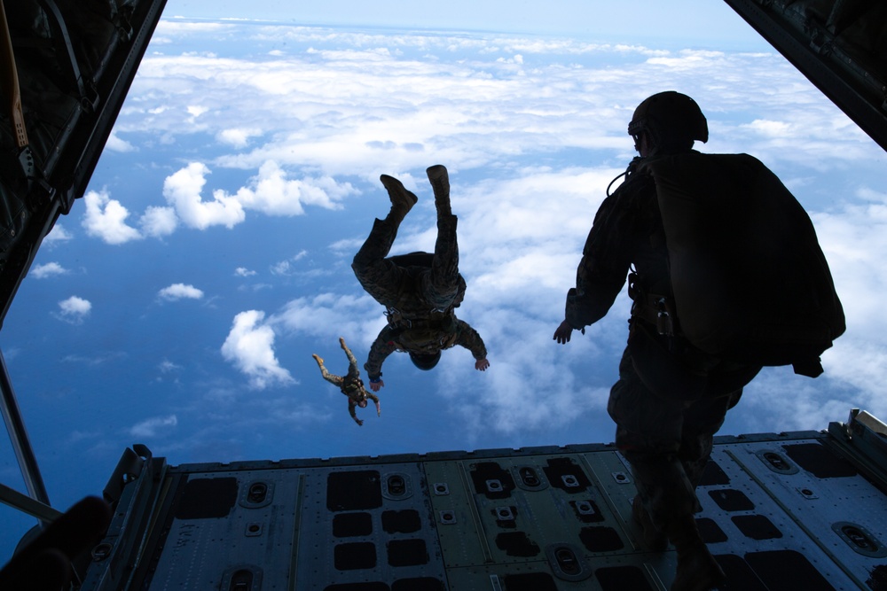 DVIDS - Video - 3d Reconnaissance Parachute Operations