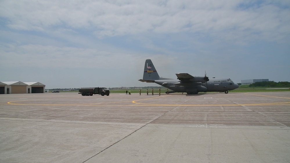 DVIDS - Video - 133rd Airlift Wing conducts wet-wing refueling