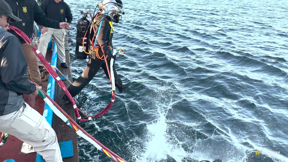 DVIDS - Video - 86th Engineer Dive Detachment Conduct Deepwater Dives