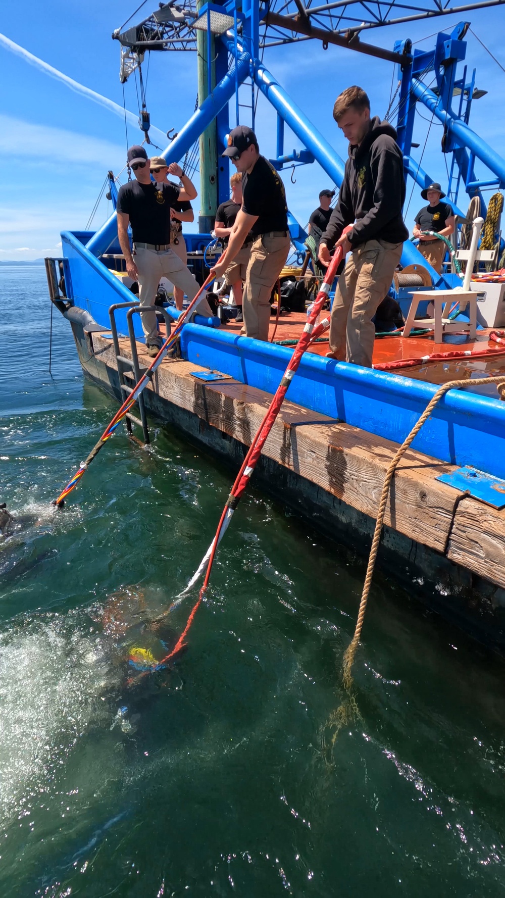 DVIDS - Video - 86th Engineer Dive Detachment Conduct Deepwater Dives