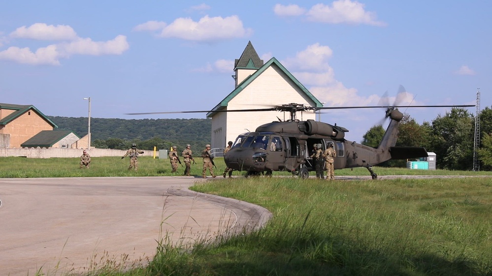 DVIDS - Video - UH-60 Black Hawk extraction