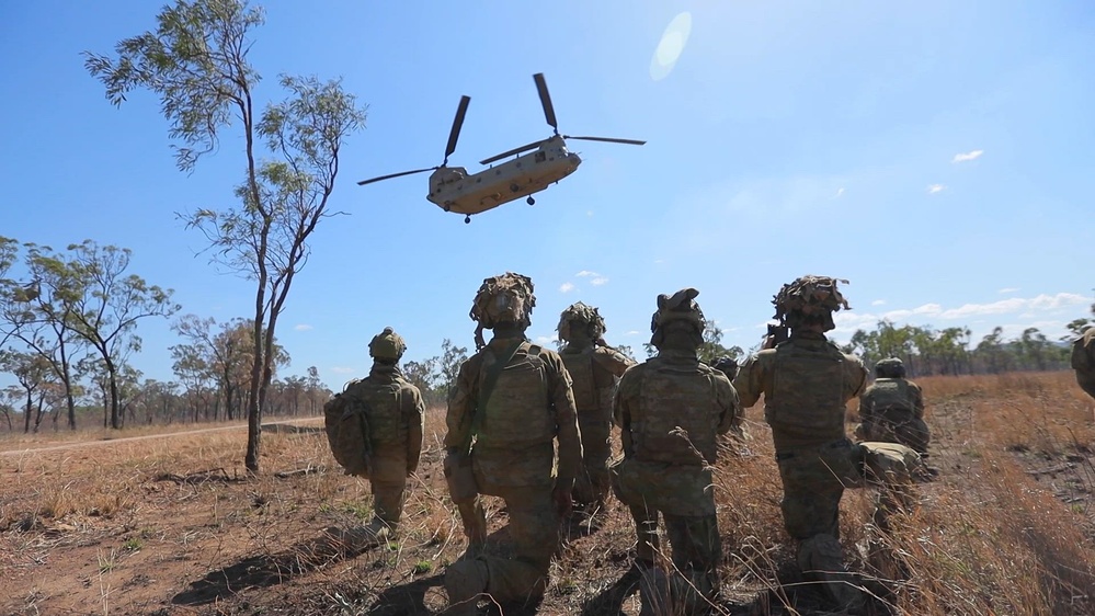 DVIDS - Video - Australian soldiers conduct air mobile operations in ...