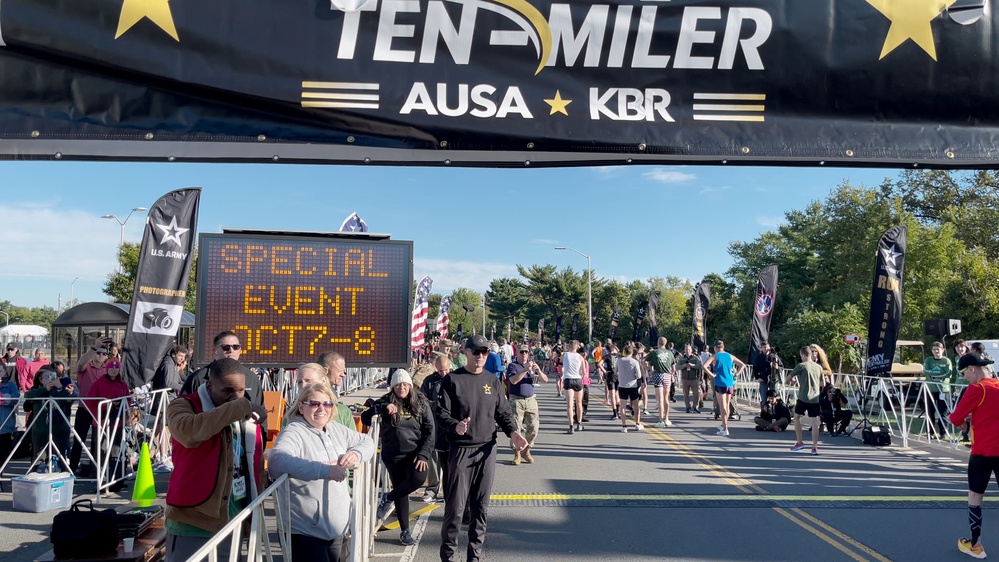 DVIDS - Video - Army Ten Miler Cross the Finish Line