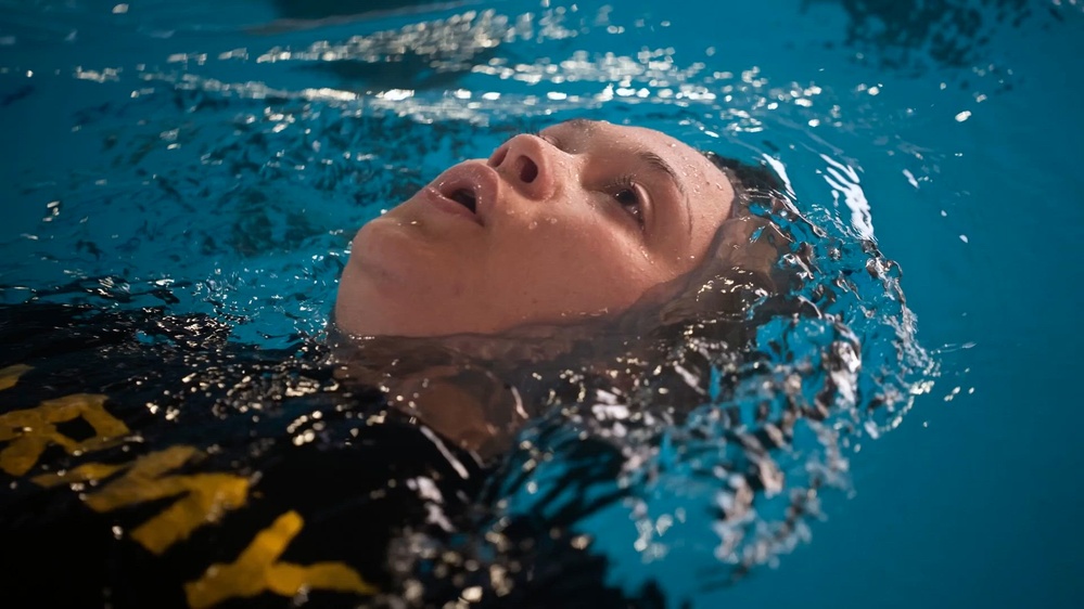 DVIDS - Video - CJTF-HOA French Desert Commando Course - Swim Assessment