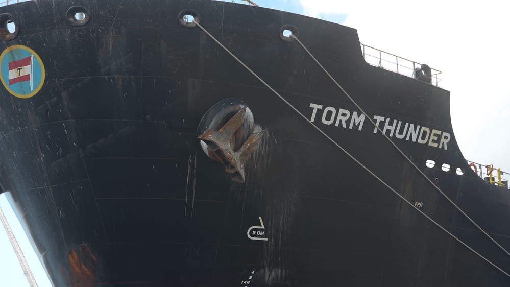 DVIDS - Video - Merchant Tanker Torm Thunder Conducts High Level Fuel ...