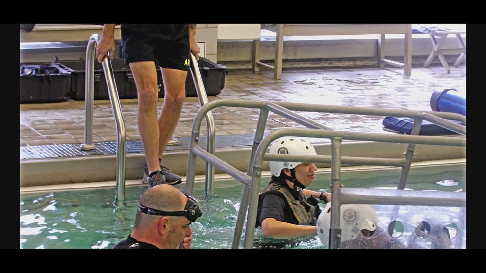 DVIDS - Video - Soldiers conduct water egress training