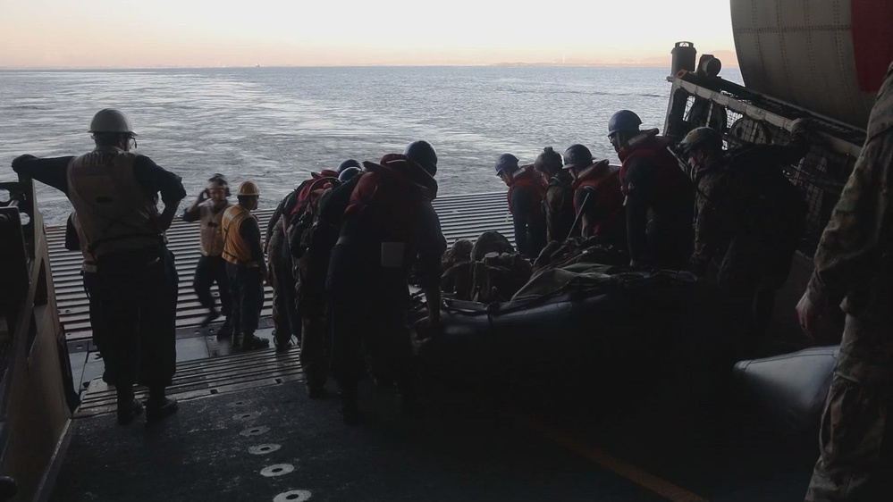 DVIDS - Video - 31st MEU Boat Operations from the USS Green Bay