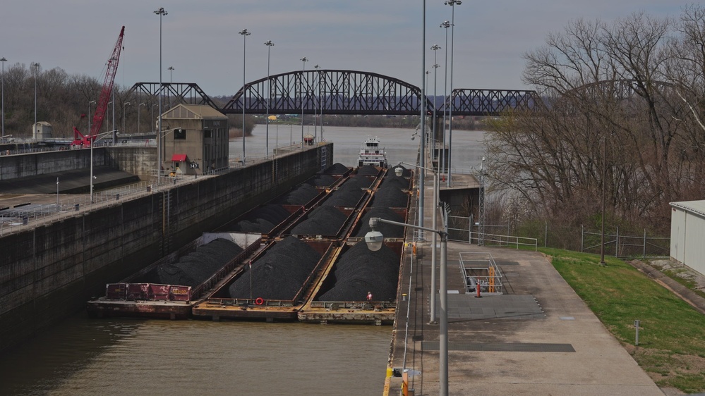 DVIDS - Video - Barge entering McAlpine lock (wide shot)