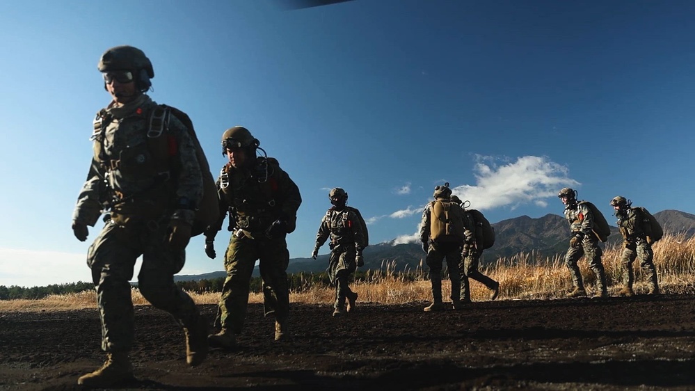 DVIDS - Video - 3d Recon CATC Fuji Parachute Operations