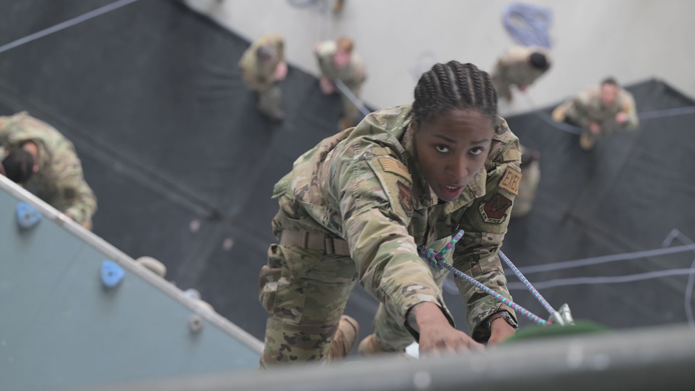 DVIDS - Video - Learn from the Best at the Army Mountain Warfare School