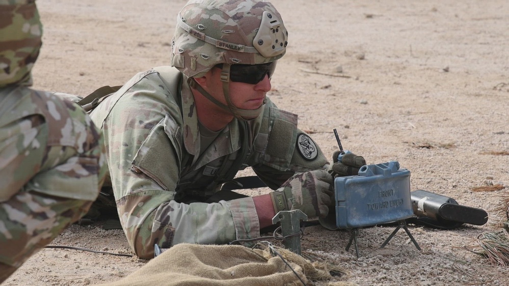 DVIDS - Video - U.S., ROK Soldiers Conduct E3B On the DMZ Day Two B-Roll