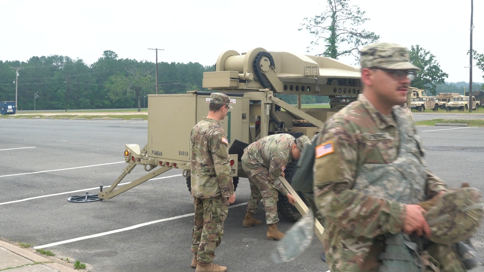 DVIDS - Video - Soldiers with the 10th MTN DIV (LI) conduct movement of the division higher command