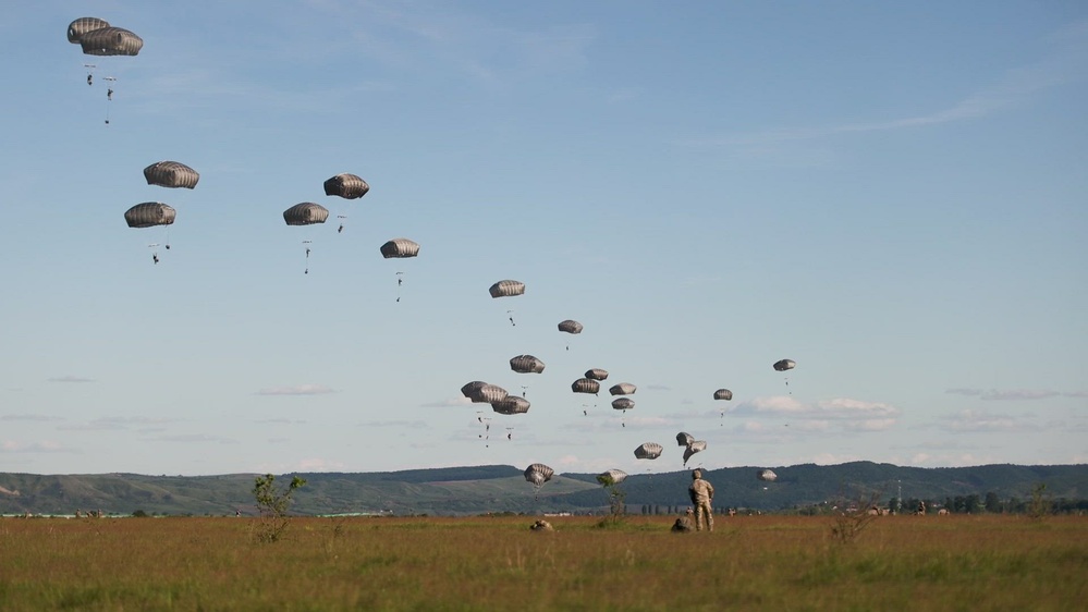 DVIDS - Video - 82nd Airborne Division Participates in Swift Response ...