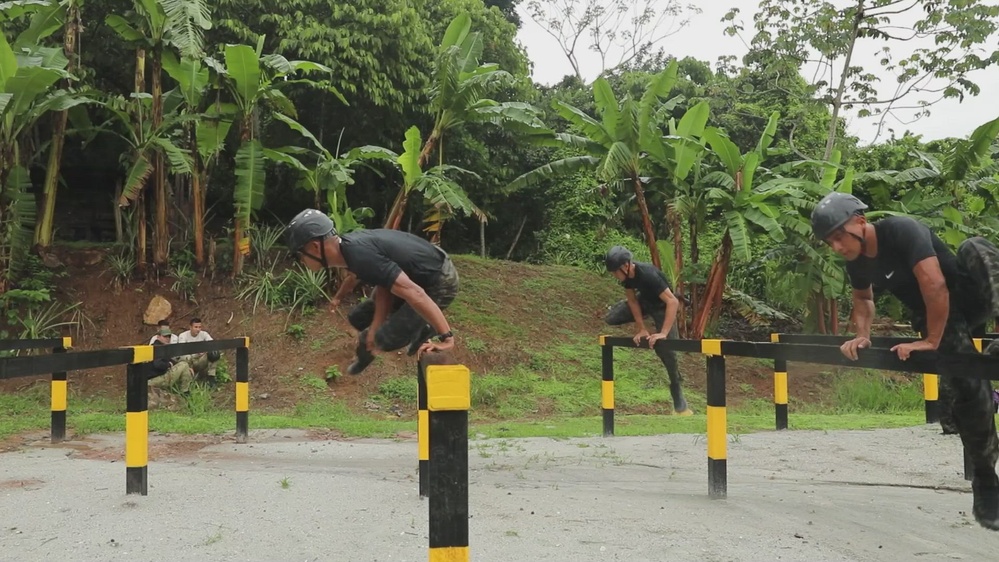 DVIDS - Video - Competitors take part in Fuerzas Comando 24 Obstacle Course