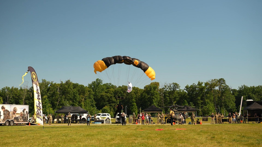 DVIDS - Video - 249th Army Birthday Festival Para Commando Jump