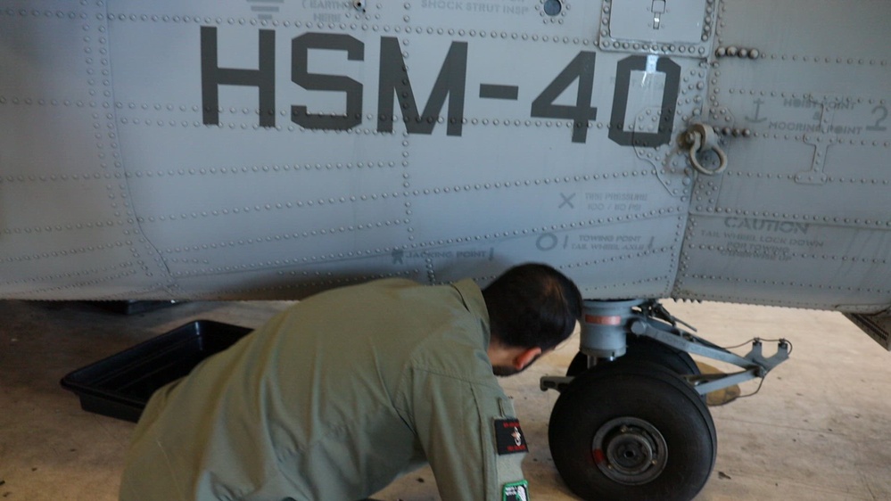 DVIDS - Video - HSM-40 B-ROLL OF MH-60R SEAHAWKS
