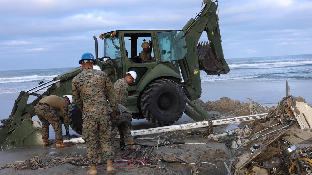 DVIDS - Video - B-Roll of Ship Recovery Mission with Heavy Machinery