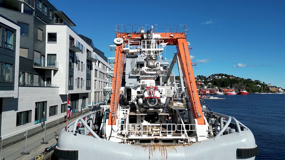 DVIDS - Video - Dynamic Monarch 24 - submarine rescue exercise (B-roll)
