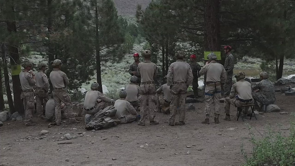 DVIDS - Video - 1st Reconnaissance Battalion conducts a one rope bridge ...