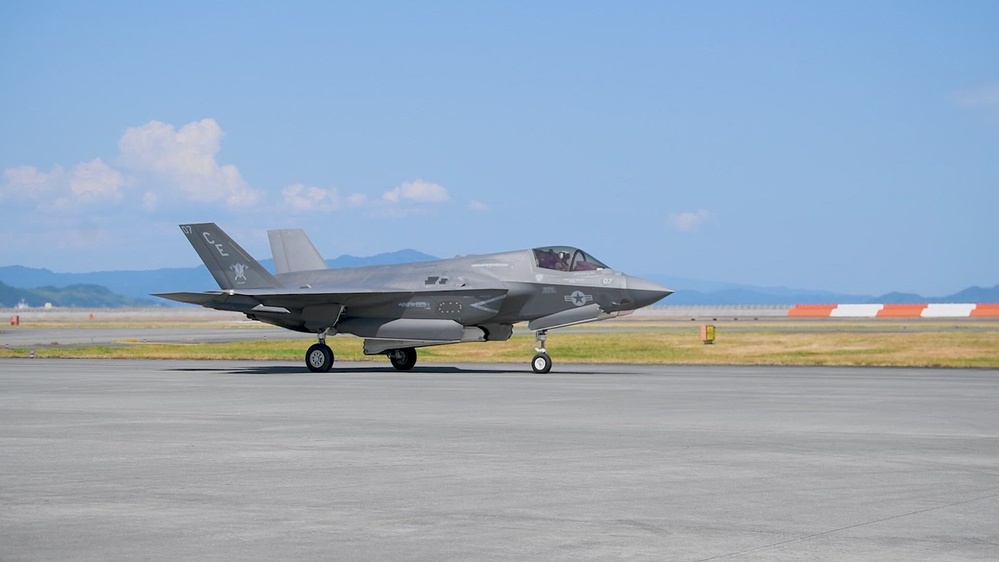 DVIDS - Video - VMFA-225 arrives at MCAS Iwakuni