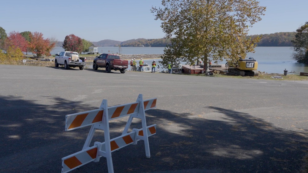 DVIDS - Video - USACE Launches Barges at Claytor Lake