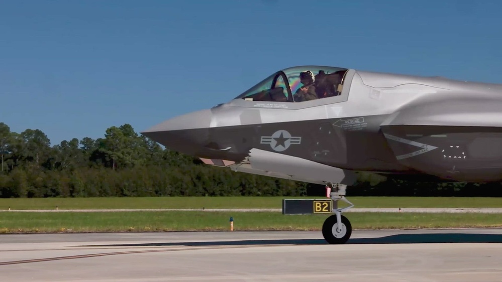 DVIDS - Video - VMFA-533 Receives First F-35 B Lightning II