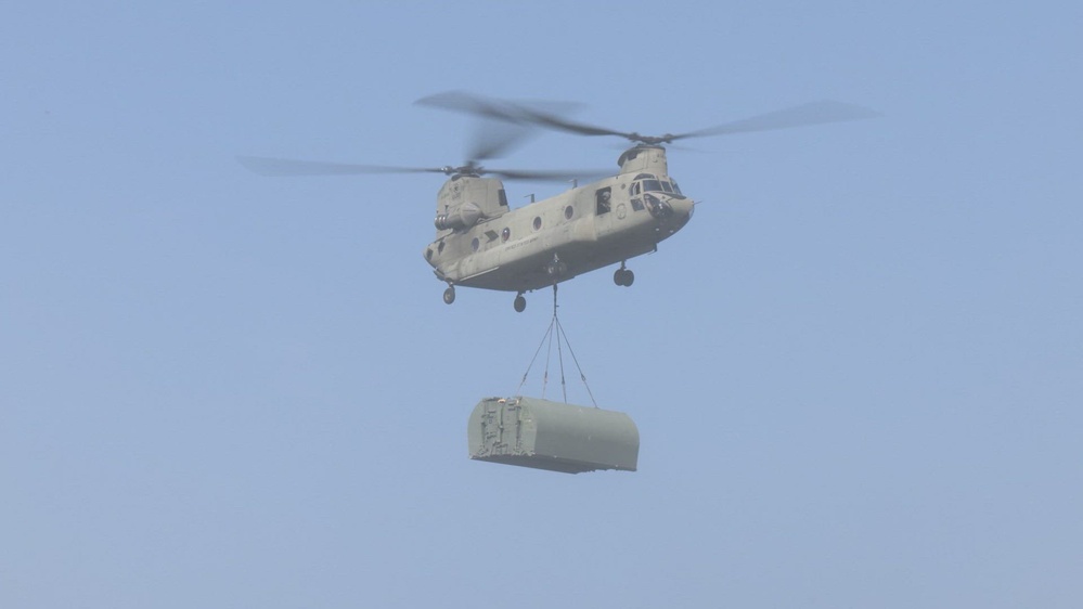 DVIDS - Video - Sling load bridging pontoons at Big Sandy Lake