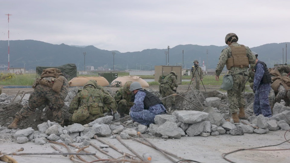 DVIDS - Video - U.S. Marines and Sailors Conduct ADR with JGSDF and ...