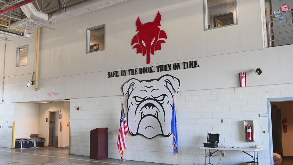 DVIDS - Video - 89th APS load crew services C-17 Globemaster III at ...