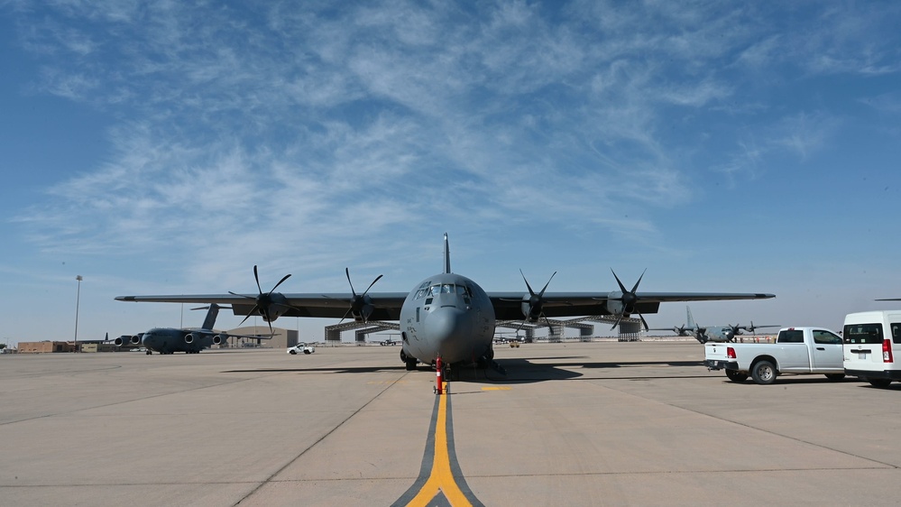 DVIDS - Video - Heavy Equipment airdrop during Exercise TUWAIQ-4