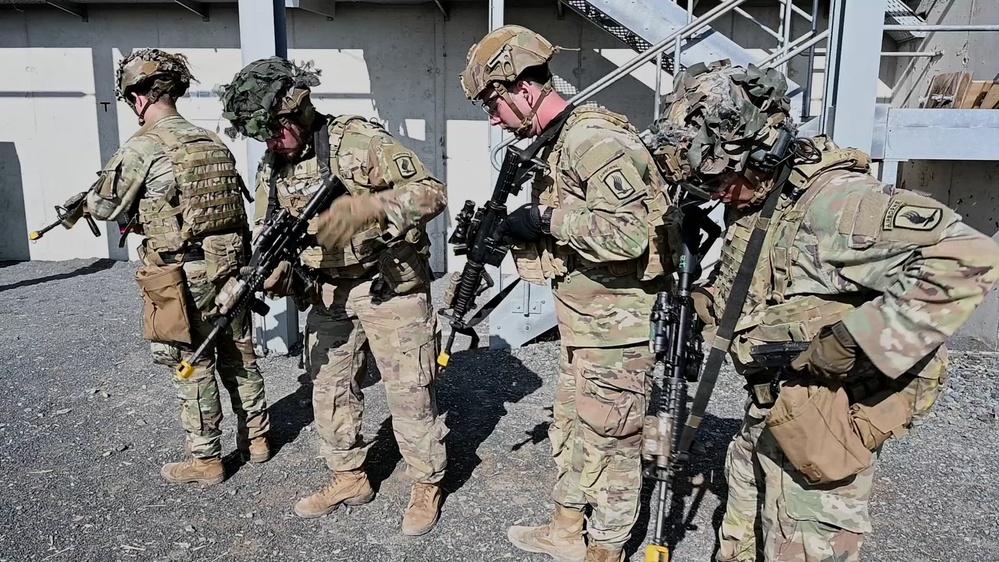 DVIDS - Video - 173rd AB Shoothouse training