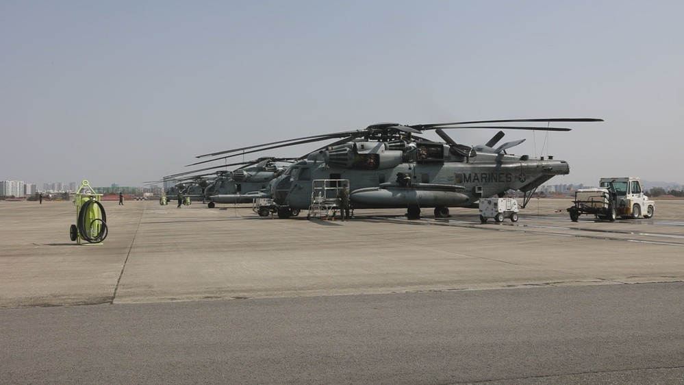 DVIDS - Video - HMH-465, MWSS-172 load tactical refueling system during KMEP 25