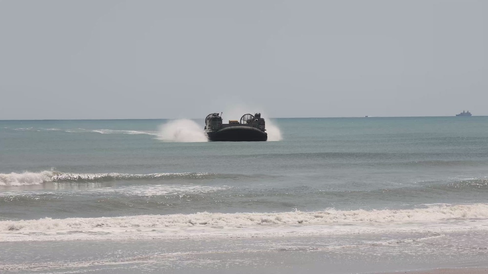 DVIDS - Video - 22nd MEU | IWO ARG LCACs Conduct Off-Load Operations at ...