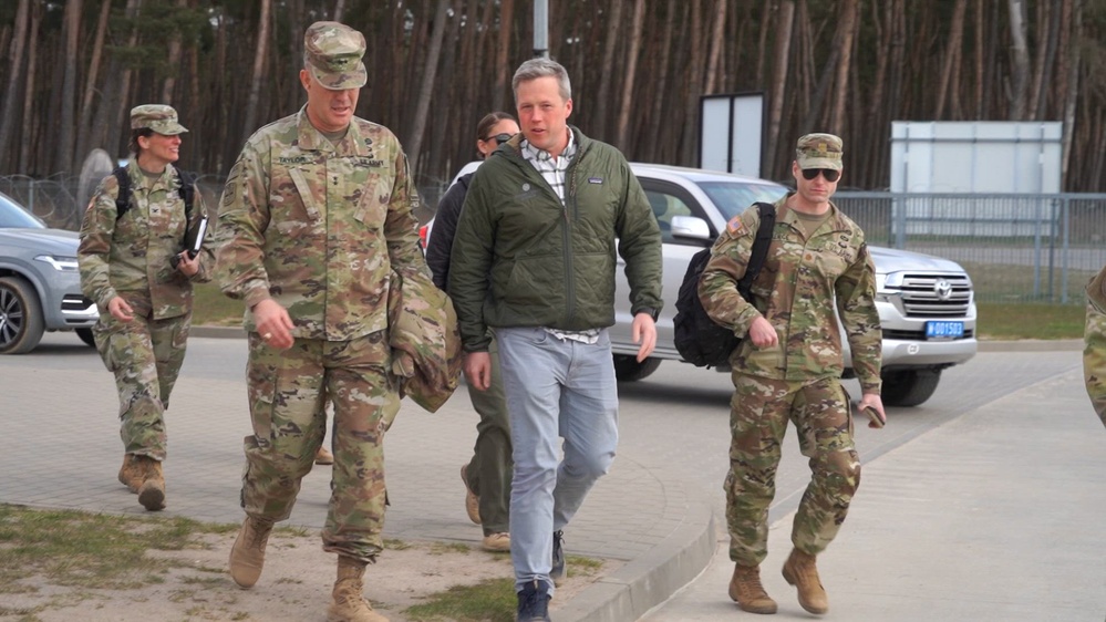 DVIDS - Video - SECARMY dines with Soldiers