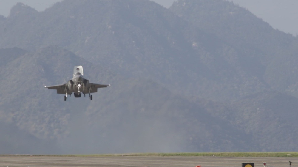 DVIDS - Video - VMFA-211 arrives to MCAS Iwakuni