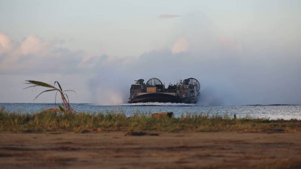 DVIDS - Video - 22nd MEU(SOC) | LAV Beach Insert in Puerto Rico
