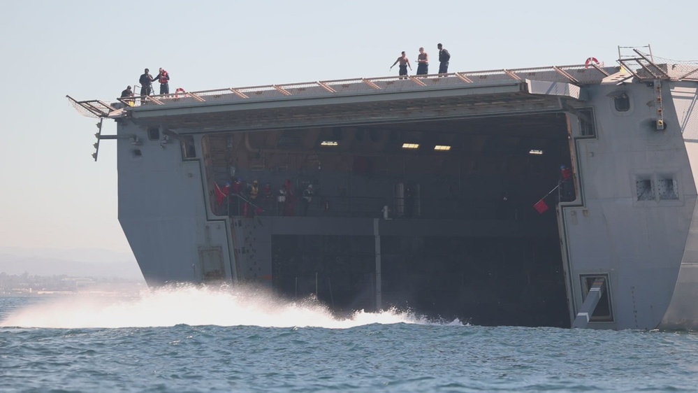 DVIDS - Video - U.S. Marines conducts ACV operations on USS Portland ...