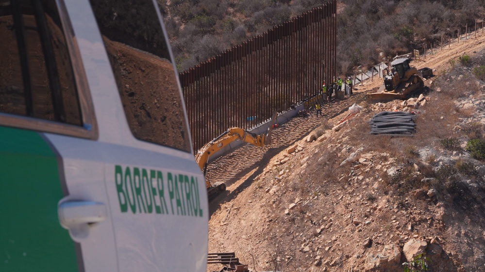DVIDS - Video - B-Roll: New Border Wall Construction in San Diego County