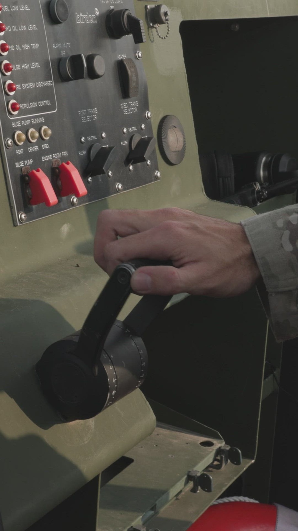 DVIDS - Video - U.S. Army Soldiers Operate M30 Bridge Erection Boats in ...