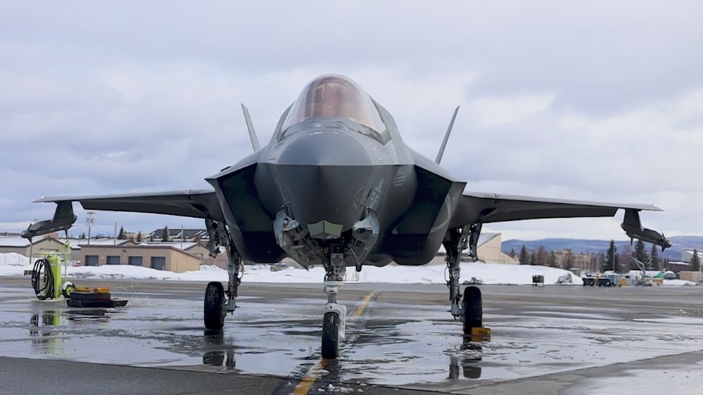 DVIDS - Video - U.S. Marines with VMFA-542 prepare F-35B Lightning II ...