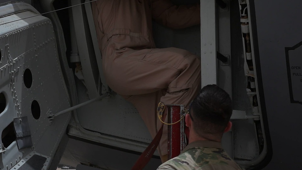 DVIDS - Video - KC-135 Stratotanker refuels F-16 Fighting Falcon