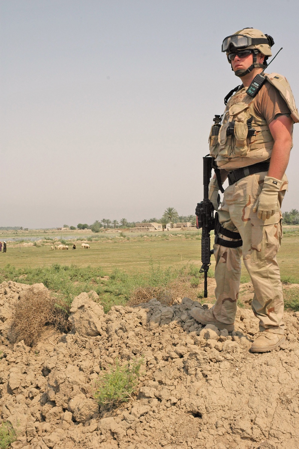 DVIDS - Images - Sgt. Brince Conerly provides security for his Humvee ...